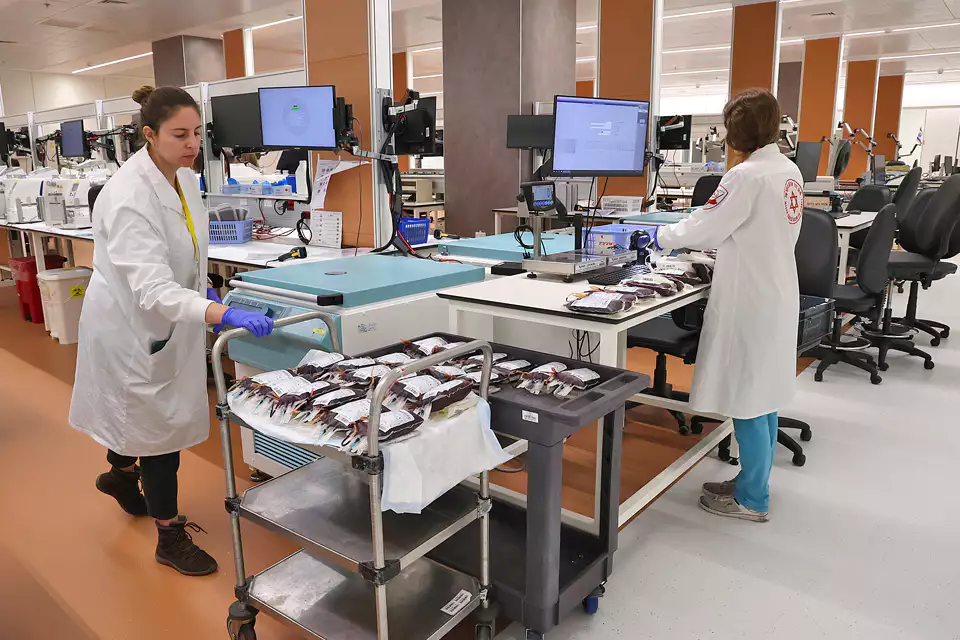 פרסום בישראל היום – הצצה לבנק הדם החדש של מדינת ישראל - Ilex Medical